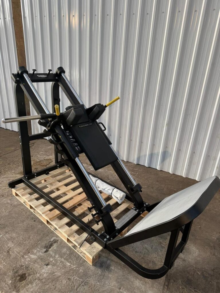 Technogym Pure Strength Hack Squat - Black - Uzed