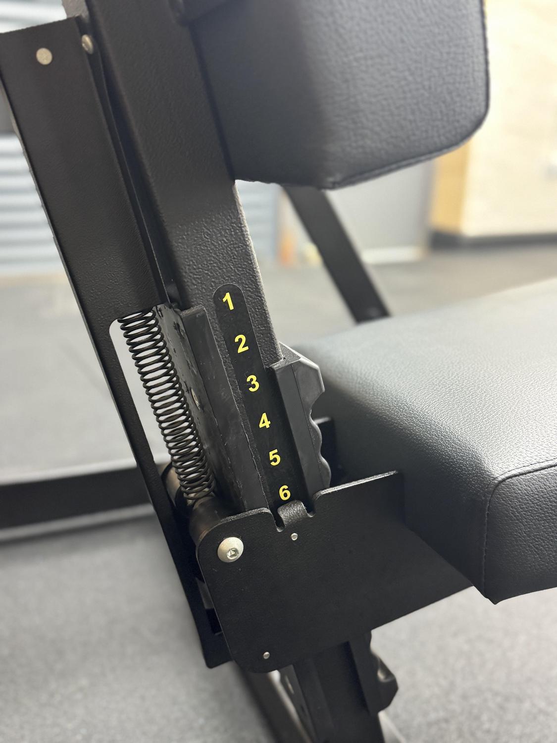 Technogym PURE STRENGTH Chest Press (MG0500) Black/Yellow - Uzed